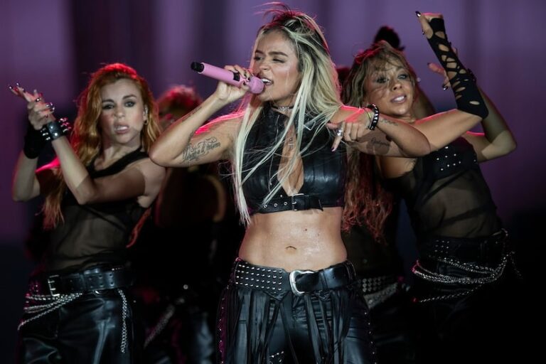 Karol G anuncia su nuevo álbum, ‘Tropicoqueta’, que se estrena el 20 de ...